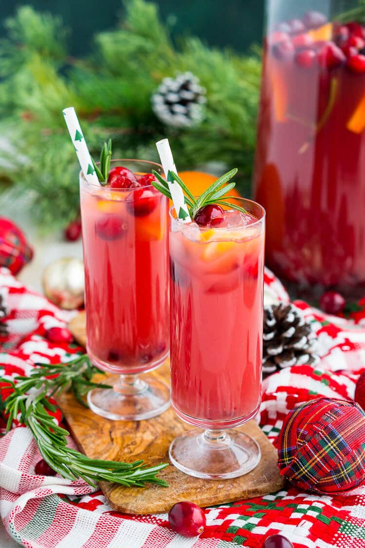 The Best Christmas Cocktail Recipes For Holiday Parties Party Bright The Best Christmas Cocktail Recipes For Holiday Parties Party Bright